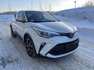 White Toyota C-HR 2021 in Vilnius, with an engine capacity of 1.80 L and mileage of 150 thousand km for 17300 €, photo 10 on AUTOMOTO.COM.LV