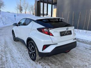 White Toyota C-HR 2021 in Vilnius, with an engine capacity of 1.80 L and mileage of 150 thousand km for 17300 €, photo 11 on AUTOMOTO.COM.LV