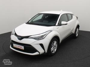 White Toyota C-HR 2021 in Vilnius, with an engine capacity of 1.80 L and mileage of 124 thousand km for 18699 €, photo  on AUTOMOTO.COM.LV