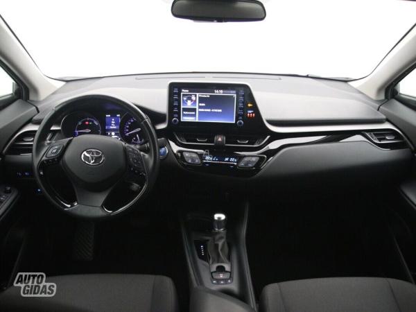 Balts Toyota C-HR 2021 Viļņa, ar dzinēja tilpumu 1.80 L un nobraukumu 124 tūkst. km par 18699 €, foto 2 vietnē AUTOMOTO.COM.LV