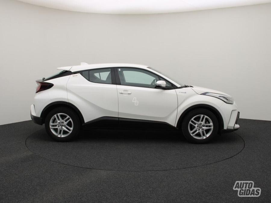 Balts Toyota C-HR 2021 Viļņa, ar dzinēja tilpumu 1.80 L un nobraukumu 124 tūkst. km par 18699 €, foto 9 vietnē AUTOMOTO.COM.LV