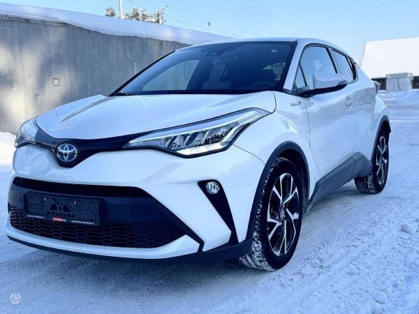 Белый Тойота C-HR 2021 в Вильнюс, объемом двигателя 1.80 л и пробегом 66 тыс. км за 20950 €, фото 3 на AUTOMOTO.COM.LV
