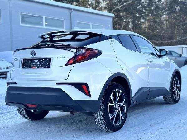 Белый Тойота C-HR 2021 в Вильнюс, объемом двигателя 1.80 л и пробегом 66 тыс. км за 20950 €, фото 9 на AUTOMOTO.COM.LV
