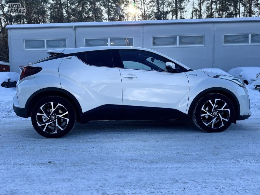 Balts Toyota C-HR 2021 Viļņa, ar dzinēja tilpumu 1.80 L un nobraukumu 66 tūkst. km par 20950 €, foto 1 vietnē AUTOMOTO.COM.LV