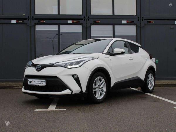 White Toyota C-HR 2021 in Vilnius, with an engine capacity of 1.80 L and mileage of 50 thousand km for 21950 €, photo 1 on AUTOMOTO.COM.LV