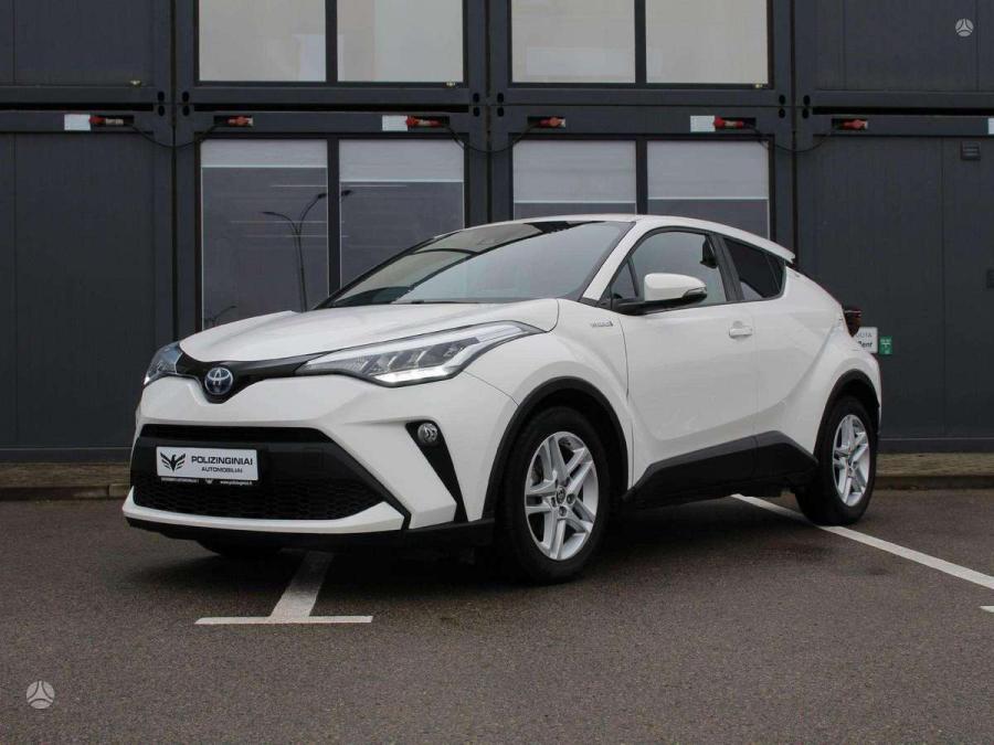 Белый Тойота C-HR 2021 в Вильнюс, объемом двигателя 1.80 л и пробегом 50 тыс. км за 21950 €, фото 1 на AUTOMOTO.COM.LV