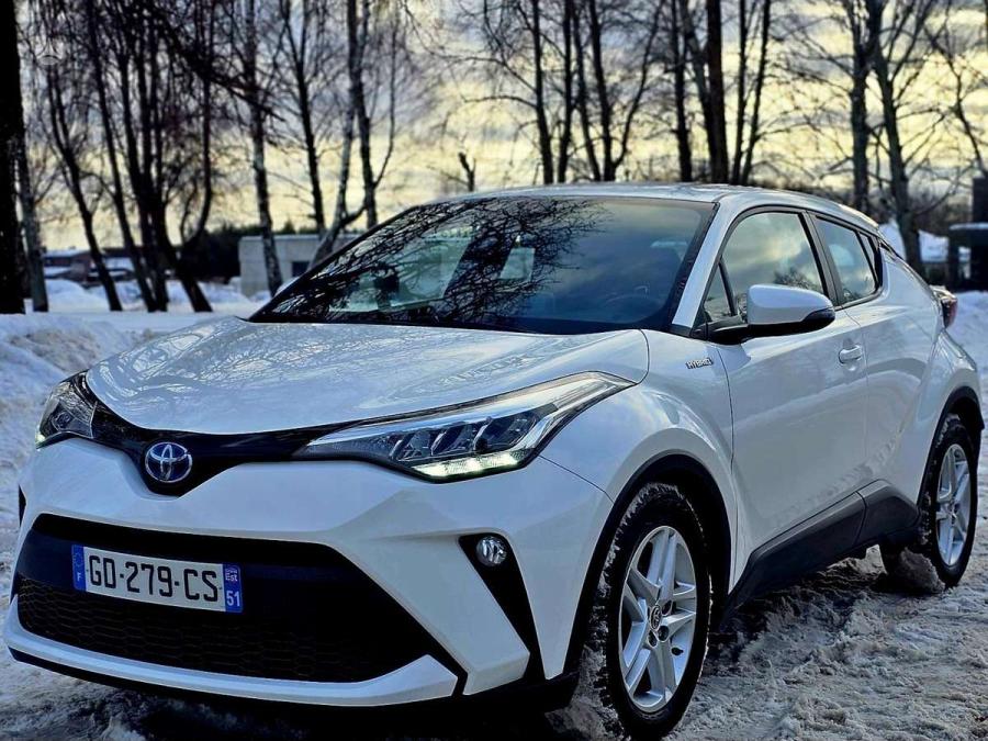 White Toyota C-HR 2021 in Taurage, with an engine capacity of 1.80 L and mileage of 178 thousand km for 14500 €, photo 2 on AUTOMOTO.COM.LV
