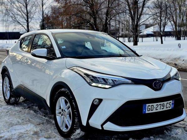 White Toyota C-HR 2021 in Taurage, with an engine capacity of 1.80 L and mileage of 178 thousand km for 14500 €, photo 4 on AUTOMOTO.COM.LV