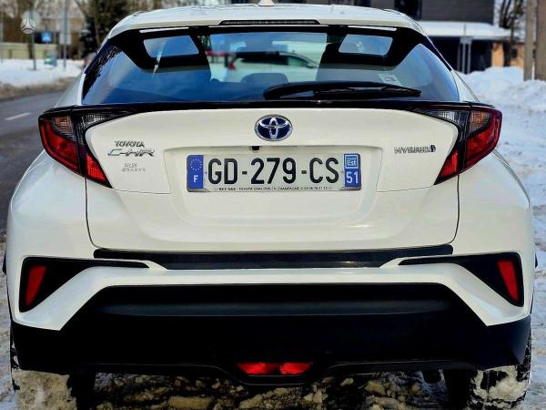 White Toyota C-HR 2021 in Taurage, with an engine capacity of 1.80 L and mileage of 178 thousand km for 14500 €, photo 7 on AUTOMOTO.COM.LV