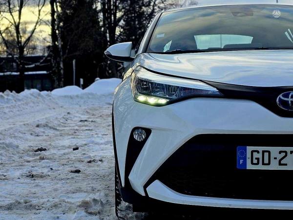 White Toyota C-HR 2021 in Taurage, with an engine capacity of 1.80 L and mileage of 178 thousand km for 14500 €, photo 10 on AUTOMOTO.COM.LV