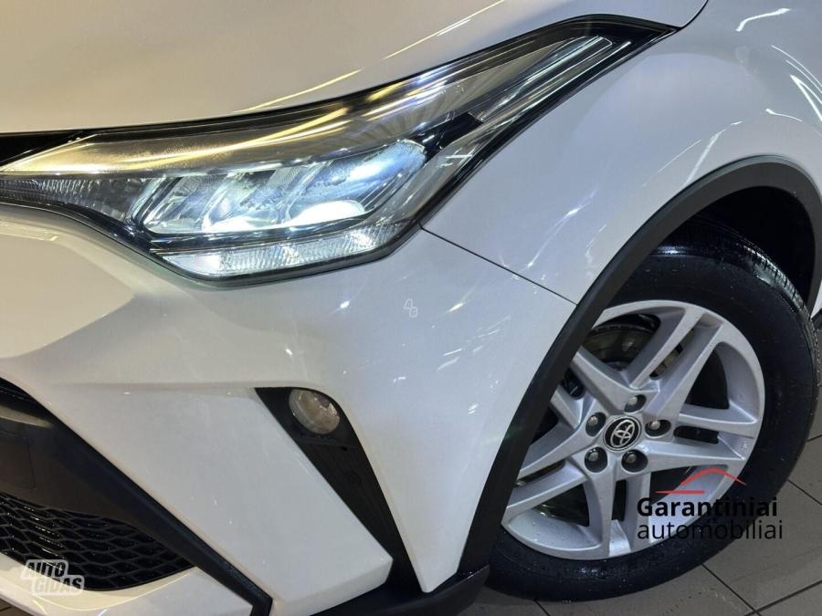 White Toyota C-HR 2021 in Avizieniai, with an engine capacity of 2.00 L and mileage of 195 thousand km for 17450 €, photo 27 on AUTOMOTO.COM.LV