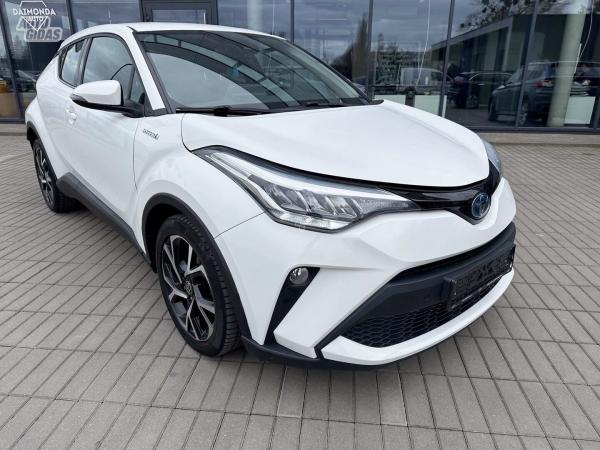 Белый Тойота C-HR 2021 в Каунас, объемом двигателя 1.80 л и пробегом 143 тыс. км за 17900 €, фото 2 на AUTOMOTO.COM.LV