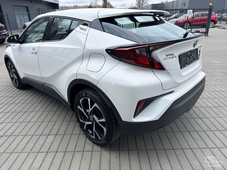Balts Toyota C-HR 2021 Kauņa, ar dzinēja tilpumu 1.80 L un nobraukumu 143 tūkst. km par 17900 €, foto 5 vietnē AUTOMOTO.COM.LV
