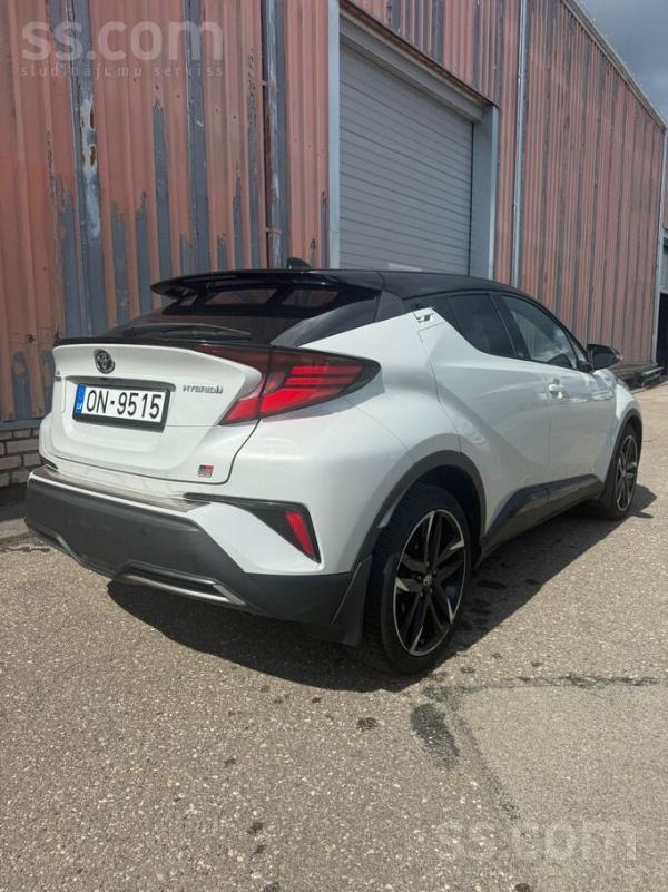 White Toyota C-HR 2021 in Riga, with an engine capacity of 2.00 L and mileage of 0 thousand km for 18900 €, photo 3 on AUTOMOTO.COM.LV