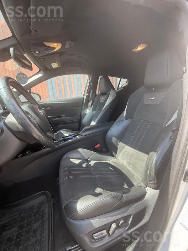 White Toyota C-HR 2021 in Riga, with an engine capacity of 2.00 L and mileage of 0 thousand km for 18900 €, photo 6 on AUTOMOTO.COM.LV