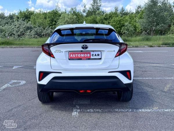 White Toyota C-HR 2021 in Vilnius, with an engine capacity of 1.80 L and mileage of 168 thousand km for 17950 €, photo 7 on AUTOMOTO.COM.LV