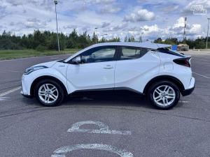Белый Тойота C-HR 2021 в Вильнюс, объемом двигателя 1.80 л и пробегом 168 тыс. км за 17950 €, фото 11 на AUTOMOTO.COM.LV