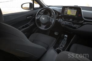 Balts Toyota C-HR 2021 Jelgava, ar dzinēja tilpumu 2.00 L un nobraukumu 0 tūkst. km par 19500 €, foto 12 vietnē AUTOMOTO.COM.LV