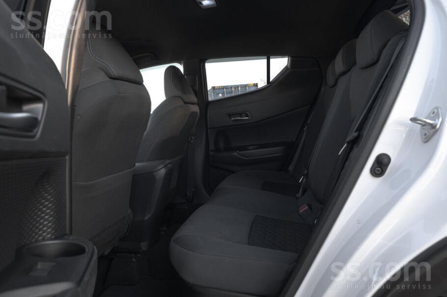 Balts Toyota C-HR 2021 Jelgava, ar dzinēja tilpumu 2.00 L un nobraukumu 0 tūkst. km par 19500 €, foto 14 vietnē AUTOMOTO.COM.LV
