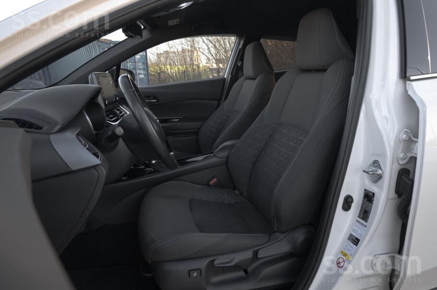Balts Toyota C-HR 2021 Jelgava, ar dzinēja tilpumu 2.00 L un nobraukumu 0 tūkst. km par 19500 €, foto 17 vietnē AUTOMOTO.COM.LV