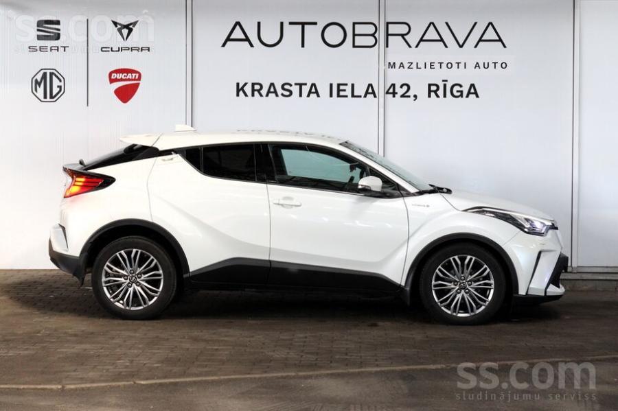 Белый Тойота C-HR 2021 в Рига, объемом двигателя 1.80 л и пробегом 30 тыс. км за 22490 €, фото 6 на AUTOMOTO.COM.LV