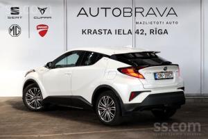 Белый Тойота C-HR 2021 в Рига, объемом двигателя 1.80 л и пробегом 30 тыс. км за 22490 €, фото 7 на AUTOMOTO.COM.LV