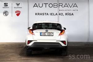 Белый Тойота C-HR 2021 в Рига, объемом двигателя 1.80 л и пробегом 30 тыс. км за 22490 €, фото 8 на AUTOMOTO.COM.LV