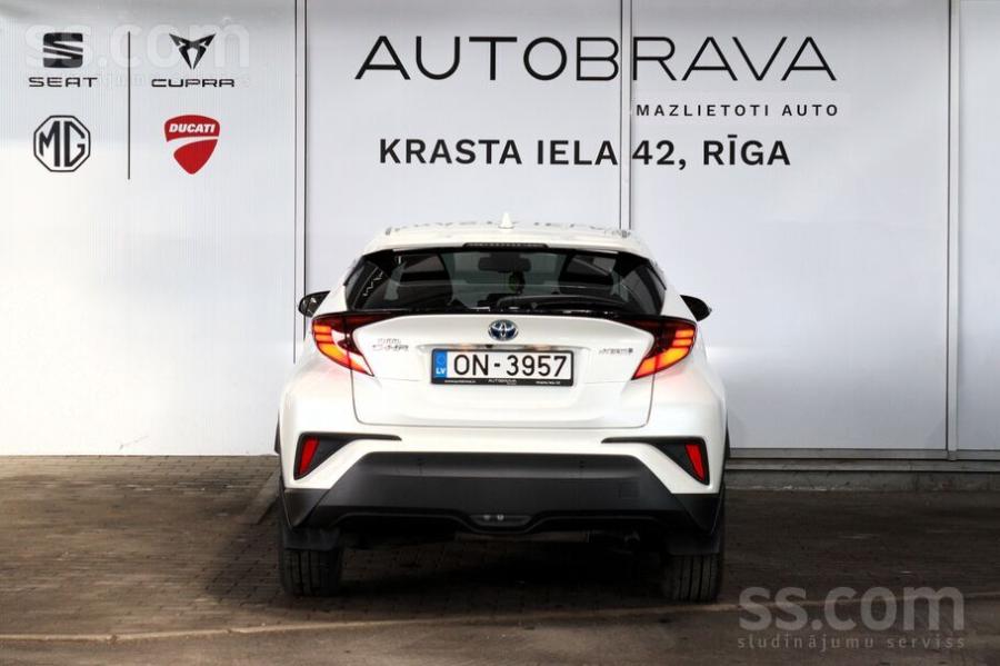 Белый Тойота C-HR 2021 в Рига, объемом двигателя 1.80 л и пробегом 30 тыс. км за 22490 €, фото 8 на AUTOMOTO.COM.LV