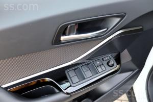 Белый Тойота C-HR 2021 в Рига, объемом двигателя 1.80 л и пробегом 30 тыс. км за 22490 €, фото 21 на AUTOMOTO.COM.LV