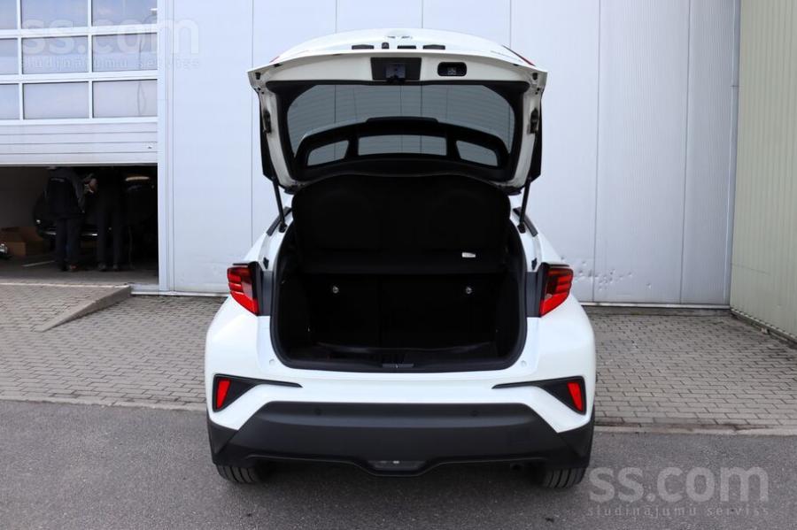 Белый Тойота C-HR 2021 в Рига, объемом двигателя 1.80 л и пробегом 30 тыс. км за 22490 €, фото 28 на AUTOMOTO.COM.LV