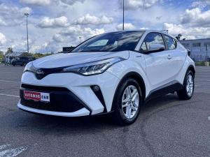 White Toyota C-HR 2021 in Vilnius, with an engine capacity of 1.80 L and mileage of 168 thousand km for 17950 €, photo  on AUTOMOTO.COM.LV