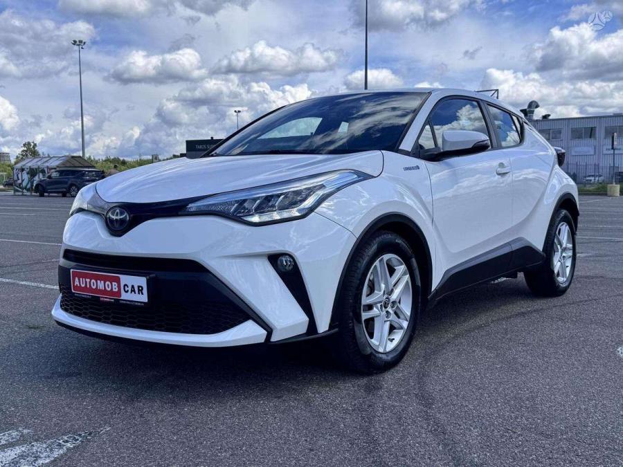 White Toyota C-HR 2021 in Vilnius, with an engine capacity of 1.80 L and mileage of 168 thousand km for 17950 €, photo 1 on AUTOMOTO.COM.LV