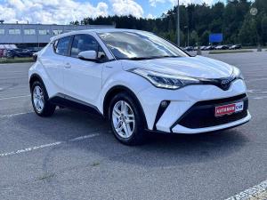 White Toyota C-HR 2021 in Vilnius, with an engine capacity of 1.80 L and mileage of 168 thousand km for 17950 €, photo 4 on AUTOMOTO.COM.LV