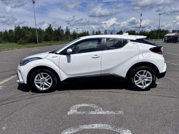Balts Toyota C-HR 2021 Viļņa, ar dzinēja tilpumu 1.80 L un nobraukumu 168 tūkst. km par 17950 €, foto 5 vietnē AUTOMOTO.COM.LV
