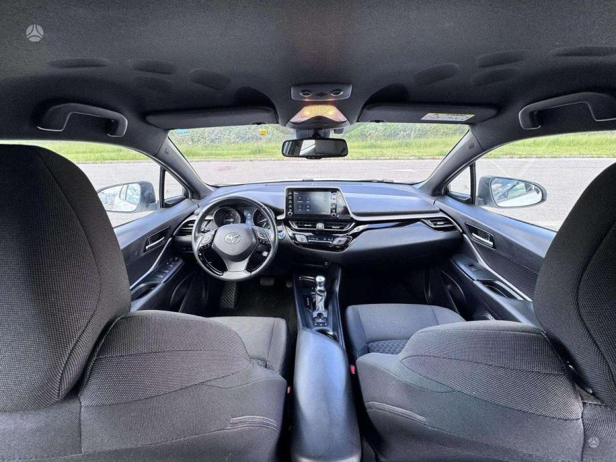 White Toyota C-HR 2021 in Vilnius, with an engine capacity of 1.80 L and mileage of 168 thousand km for 17950 €, photo 20 on AUTOMOTO.COM.LV