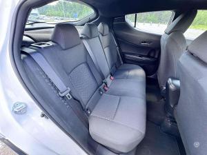 White Toyota C-HR 2021 in Vilnius, with an engine capacity of 1.80 L and mileage of 168 thousand km for 17950 €, photo 22 on AUTOMOTO.COM.LV