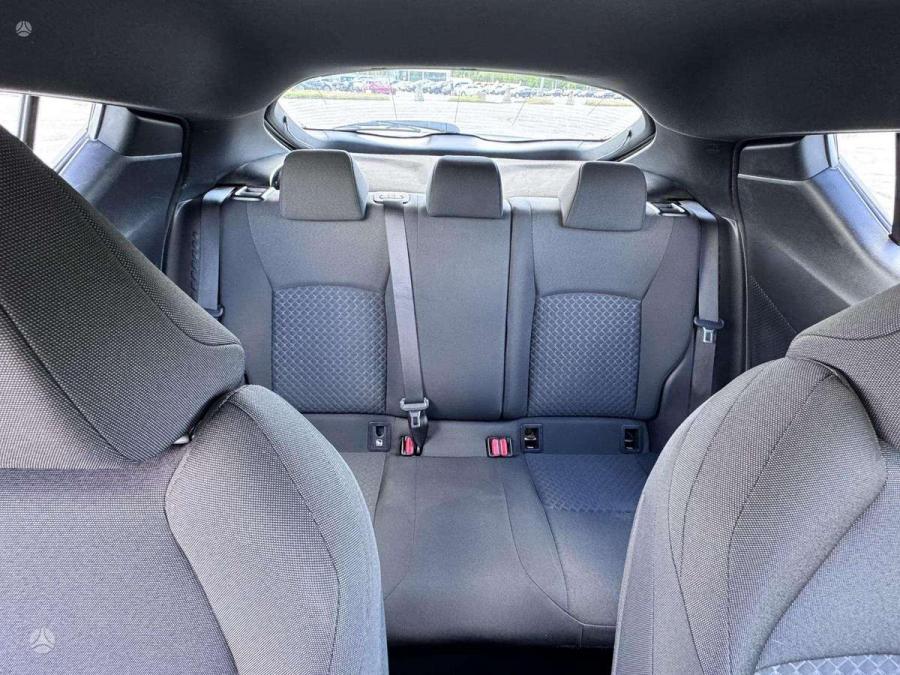 White Toyota C-HR 2021 in Vilnius, with an engine capacity of 1.80 L and mileage of 168 thousand km for 17950 €, photo 24 on AUTOMOTO.COM.LV