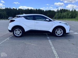 Белый Тойота C-HR 2021 в Вильнюс, объемом двигателя 1.80 л и пробегом 168 тыс. км за 17950 €, фото 5 на AUTOMOTO.COM.LV