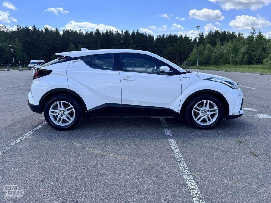 Белый Тойота C-HR 2021 в Вильнюс, объемом двигателя 1.80 л и пробегом 168 тыс. км за 17950 €, фото 5 на AUTOMOTO.COM.LV