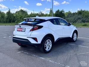 Белый Тойота C-HR 2021 в Вильнюс, объемом двигателя 1.80 л и пробегом 168 тыс. км за 17950 €, фото 7 на AUTOMOTO.COM.LV