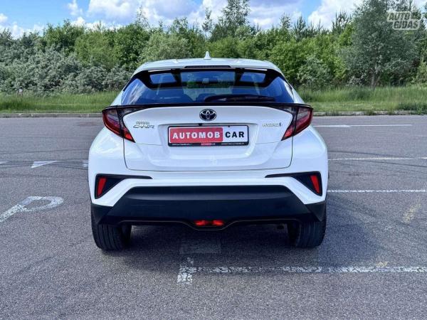 White Toyota C-HR 2021 in Vilnius, with an engine capacity of 1.80 L and mileage of 168 thousand km for 17950 €, photo 7 on AUTOMOTO.COM.LV
