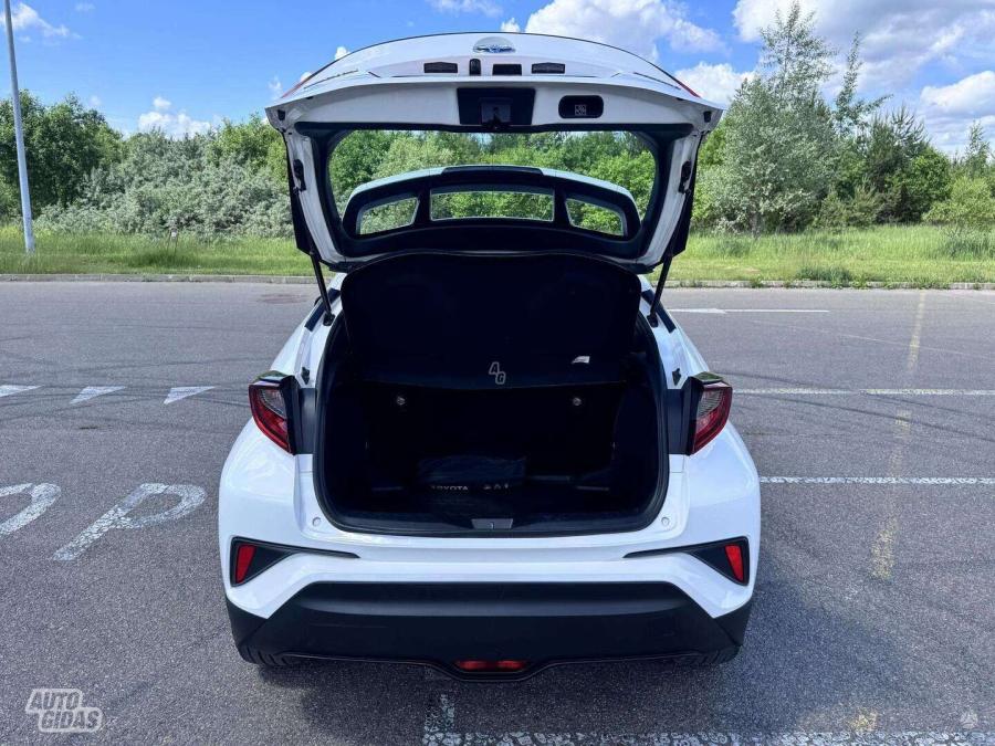 Белый Тойота C-HR 2021 в Вильнюс, объемом двигателя 1.80 л и пробегом 168 тыс. км за 17950 €, фото 10 на AUTOMOTO.COM.LV