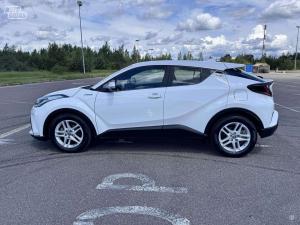 Белый Тойота C-HR 2021 в Вильнюс, объемом двигателя 1.80 л и пробегом 168 тыс. км за 17950 €, фото 11 на AUTOMOTO.COM.LV