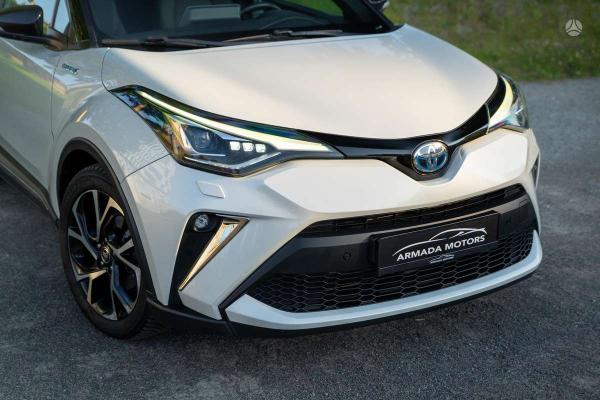Balts Toyota C-HR 2021 Viļņa, ar dzinēja tilpumu 1.99 L un nobraukumu 137 tūkst. km par 20500 €, foto 2 vietnē AUTOMOTO.COM.LV