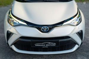 White Toyota C-HR 2021 in Vilnius, with an engine capacity of 1.99 L and mileage of 137 thousand km for 20500 €, photo 6 on AUTOMOTO.COM.LV