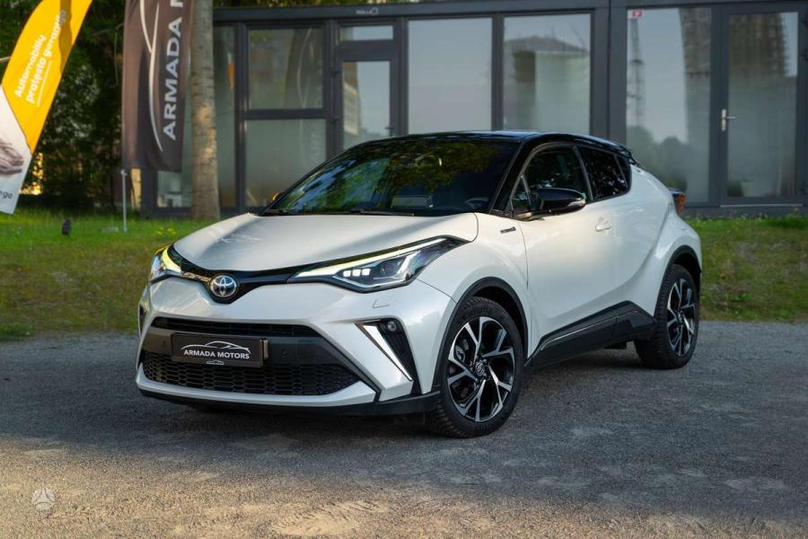 White Toyota C-HR 2021 in Vilnius, with an engine capacity of 1.99 L and mileage of 137 thousand km for 20500 €, photo 7 on AUTOMOTO.COM.LV