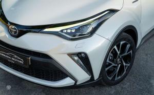 White Toyota C-HR 2021 in Vilnius, with an engine capacity of 1.99 L and mileage of 137 thousand km for 20500 €, photo 8 on AUTOMOTO.COM.LV