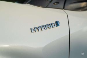 White Toyota C-HR 2021 in Vilnius, with an engine capacity of 1.99 L and mileage of 137 thousand km for 20500 €, photo 11 on AUTOMOTO.COM.LV