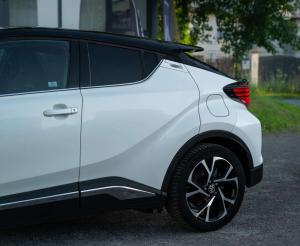 White Toyota C-HR 2021 in Vilnius, with an engine capacity of 1.99 L and mileage of 137 thousand km for 20500 €, photo 13 on AUTOMOTO.COM.LV