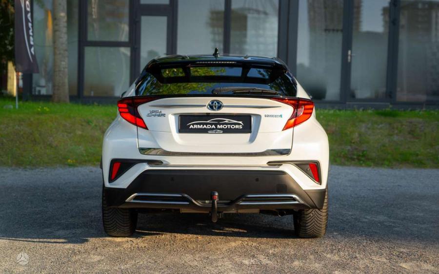 White Toyota C-HR 2021 in Vilnius, with an engine capacity of 1.99 L and mileage of 137 thousand km for 20500 €, photo 16 on AUTOMOTO.COM.LV